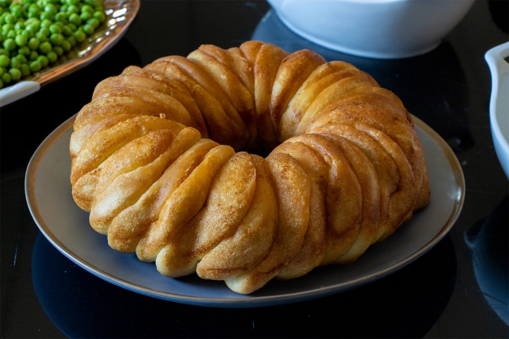 Buttery Butterflake Bundt - Rhodes Bake-N-Serv